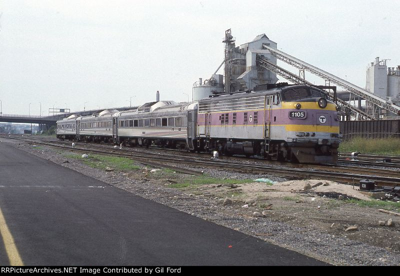 1105 FP-10 with Budd cars